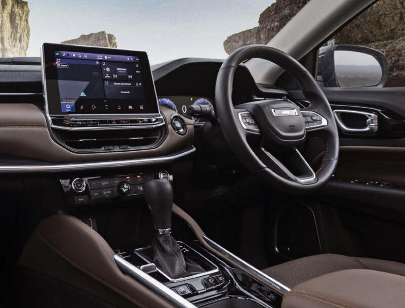 JEEPコマンダーをもっと楽しむ！【カスタマイズ】地デジ・HDMI新設！Blu-ray・後席モニター増設もOK！ | タカシンブログ