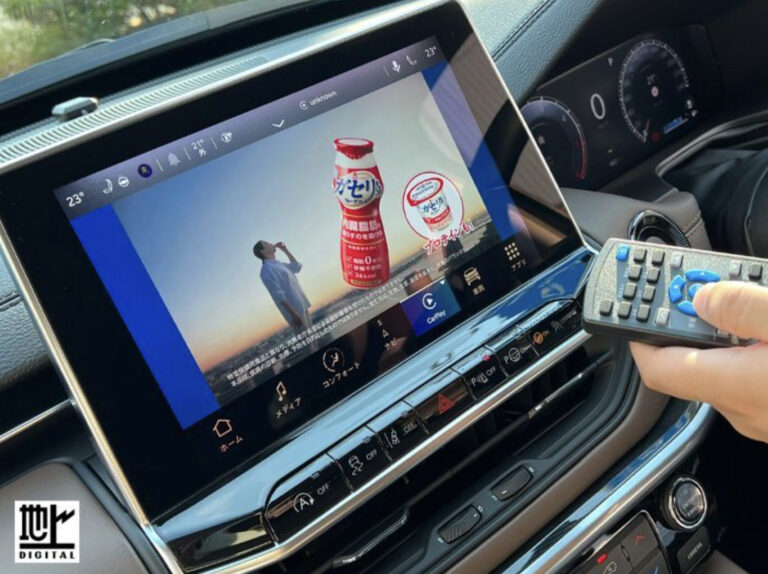 JEEPレネゲードをもっと楽しむ！【カスタマイズ】地デジ・HDMI新設！Blu-ray・後席モニター増設もOK！ | タカシンブログ